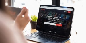 Como Baixar Filme Da Netflix No Notebook? [Fácil E Prático]